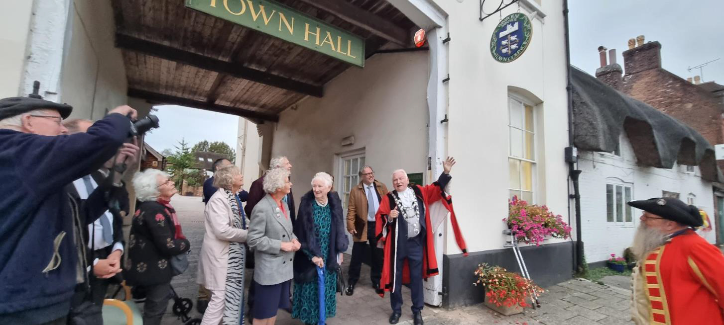 Mythical birds adorn new Wimborne town crest | The New Stour And Avon ...
